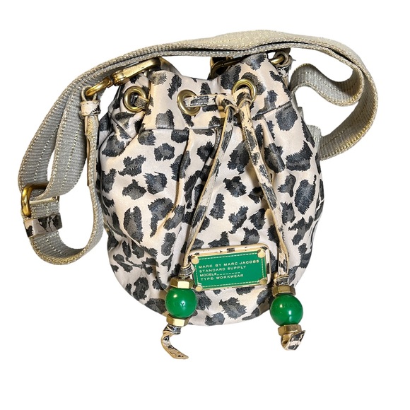 Marc By Marc Jacobs | Bags | Marc By Marc Jacobs Leather Bucket Pouch ...